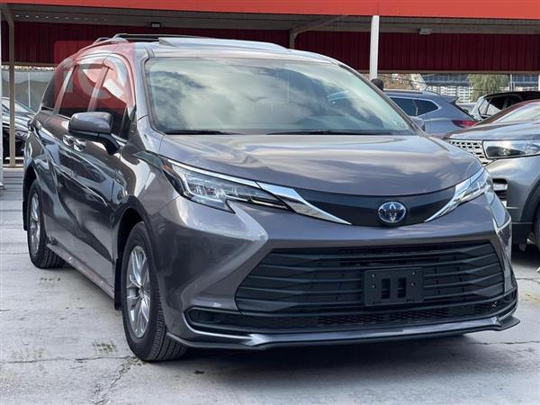 Toyota Sienna 2022 - $33,200 for sale